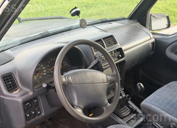 Melns Suzuki Vitara 1996 Rīga, ar dzinēja tilpumu 2.00 L un nobraukumu 295 tūkst. km par 2200 €, foto 2 vietnē AUTOMOTO.COM.LV