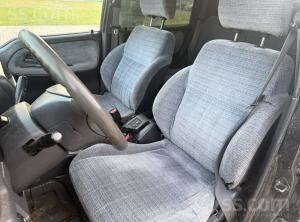 Melns Suzuki Vitara 1996 Rīga, ar dzinēja tilpumu 2.00 L un nobraukumu 295 tūkst. km par 2200 €, foto 4 vietnē AUTOMOTO.COM.LV