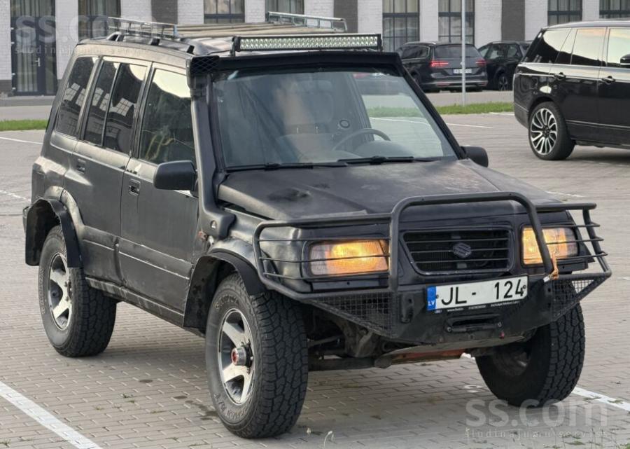 Melns Suzuki Vitara 1996 Rīga, ar dzinēja tilpumu 2.00 L un nobraukumu 295 tūkst. km par 2200 €, foto 5 vietnē AUTOMOTO.COM.LV