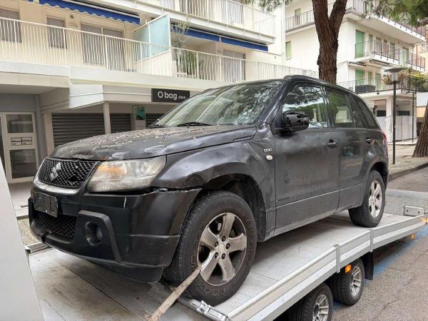 Black Suzuki Vitara 2006 in Kaunas, with an engine capacity of 1.91 L and mileage of 155 thousand km for 2450 €, photo 3 on AUTOMOTO.COM.LV