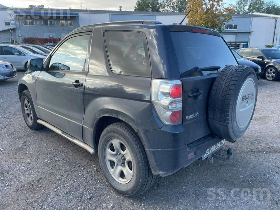 Black Suzuki Vitara 2007 in Riga, with an engine capacity of 1.60 L and mileage of 246 thousand km for 1590 €, photo 4 on AUTOMOTO.COM.LV