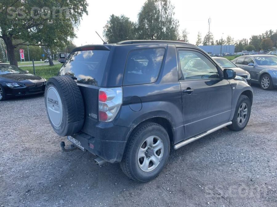 Black Suzuki Vitara 2007 in Riga, with an engine capacity of 1.60 L and mileage of 246 thousand km for 1590 €, photo 5 on AUTOMOTO.COM.LV