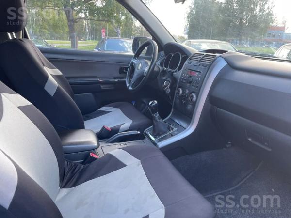 Black Suzuki Vitara 2007 in Riga, with an engine capacity of 1.60 L and mileage of 246 thousand km for 1590 €, photo 9 on AUTOMOTO.COM.LV