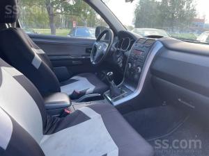 Black Suzuki Vitara 2007 in Riga, with an engine capacity of 1.60 L and mileage of 246 thousand km for 1590 €, photo 9 on AUTOMOTO.COM.LV