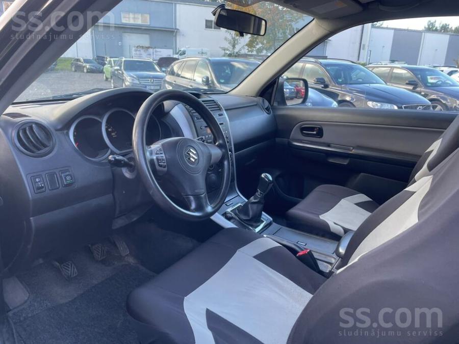 Black Suzuki Vitara 2007 in Riga, with an engine capacity of 1.60 L and mileage of 246 thousand km for 1590 €, photo 11 on AUTOMOTO.COM.LV