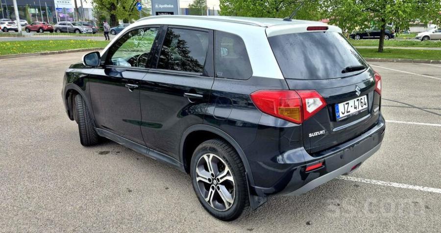 Black Suzuki Vitara 2015 in Riga, with an engine capacity of 1.60 L and mileage of 206 thousand km for 8300 €, photo 4 on AUTOMOTO.COM.LV