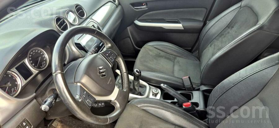 Black Suzuki Vitara 2015 in Riga, with an engine capacity of 1.60 L and mileage of 206 thousand km for 8300 €, photo 9 on AUTOMOTO.COM.LV