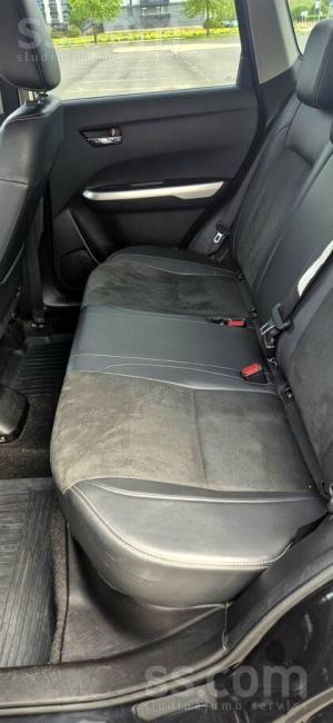 Black Suzuki Vitara 2015 in Riga, with an engine capacity of 1.60 L and mileage of 206 thousand km for 8300 €, photo 10 on AUTOMOTO.COM.LV