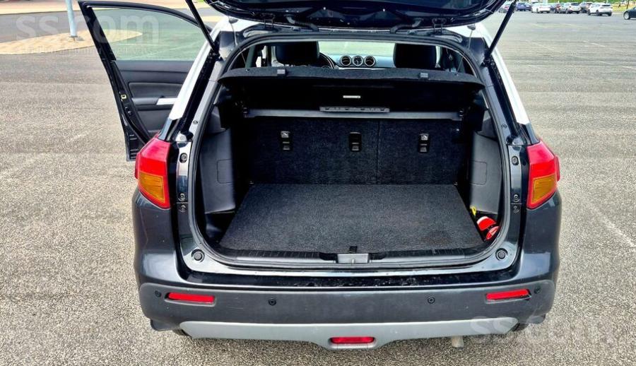 Black Suzuki Vitara 2015 in Riga, with an engine capacity of 1.60 L and mileage of 206 thousand km for 8300 €, photo 11 on AUTOMOTO.COM.LV