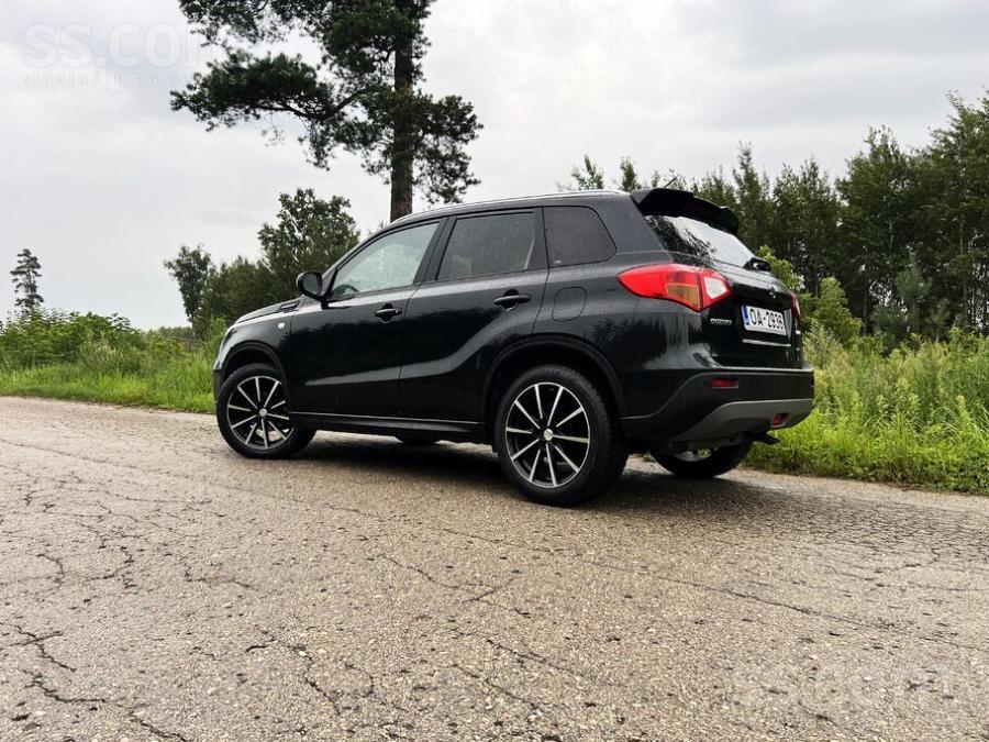 Melns Suzuki Vitara 2016 Rīga, ar dzinēja tilpumu 1.60 L un nobraukumu 0 tūkst. km par 9870 €, foto 4 vietnē AUTOMOTO.COM.LV