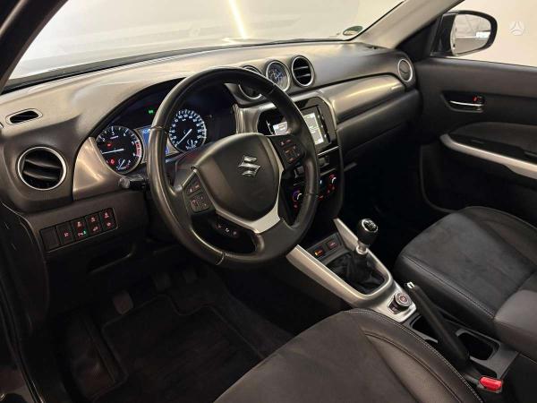 Black Suzuki Vitara 2017 in Marijampole, with an engine capacity of 1.60 L and mileage of 171 thousand km for 10250 €, photo 2 on AUTOMOTO.COM.LV