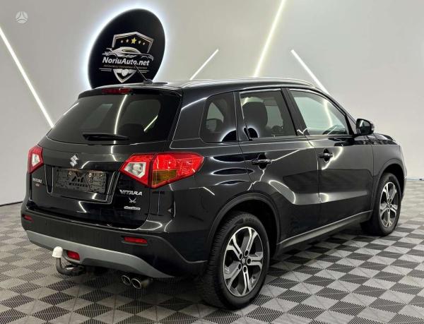Black Suzuki Vitara 2017 in Marijampole, with an engine capacity of 1.60 L and mileage of 171 thousand km for 10250 €, photo 5 on AUTOMOTO.COM.LV
