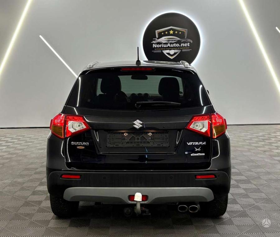 Black Suzuki Vitara 2017 in Marijampole, with an engine capacity of 1.60 L and mileage of 171 thousand km for 10250 €, photo 4 on AUTOMOTO.COM.LV