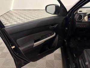 Black Suzuki Vitara 2017 in Marijampole, with an engine capacity of 1.60 L and mileage of 171 thousand km for 10250 €, photo 9 on AUTOMOTO.COM.LV