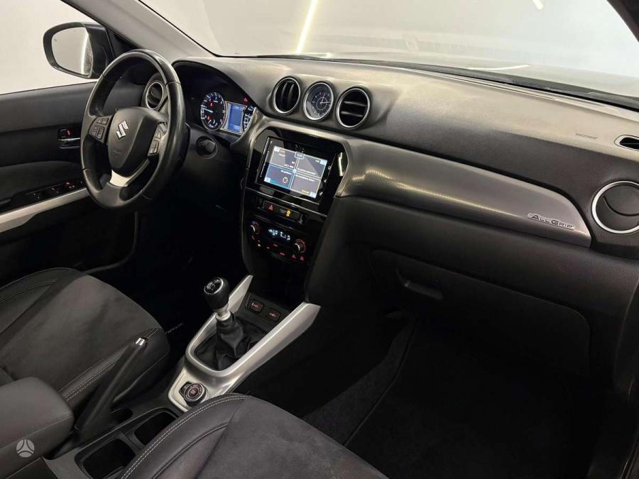Black Suzuki Vitara 2017 in Marijampole, with an engine capacity of 1.60 L and mileage of 171 thousand km for 10250 €, photo 12 on AUTOMOTO.COM.LV