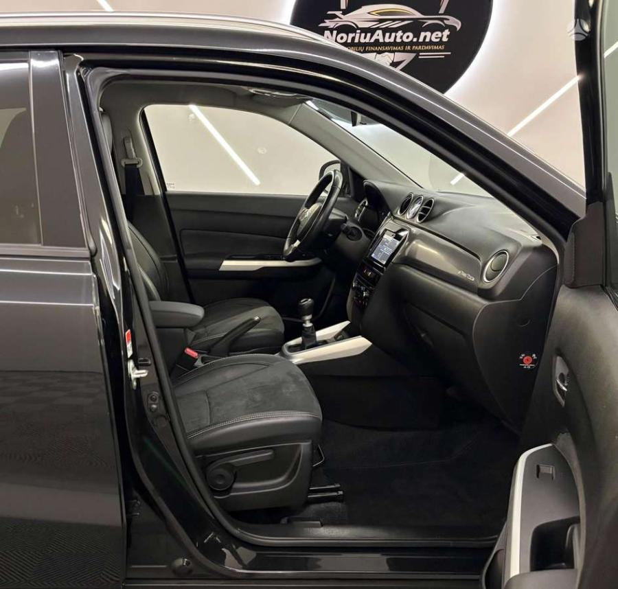 Black Suzuki Vitara 2017 in Marijampole, with an engine capacity of 1.60 L and mileage of 171 thousand km for 10250 €, photo 13 on AUTOMOTO.COM.LV