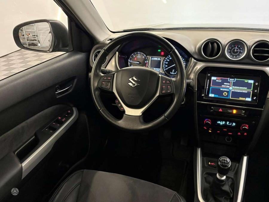 Black Suzuki Vitara 2017 in Marijampole, with an engine capacity of 1.60 L and mileage of 171 thousand km for 10250 €, photo 17 on AUTOMOTO.COM.LV