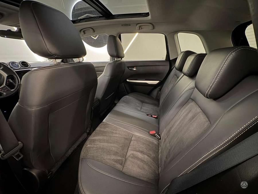 Black Suzuki Vitara 2017 in Marijampole, with an engine capacity of 1.60 L and mileage of 171 thousand km for 10250 €, photo 25 on AUTOMOTO.COM.LV