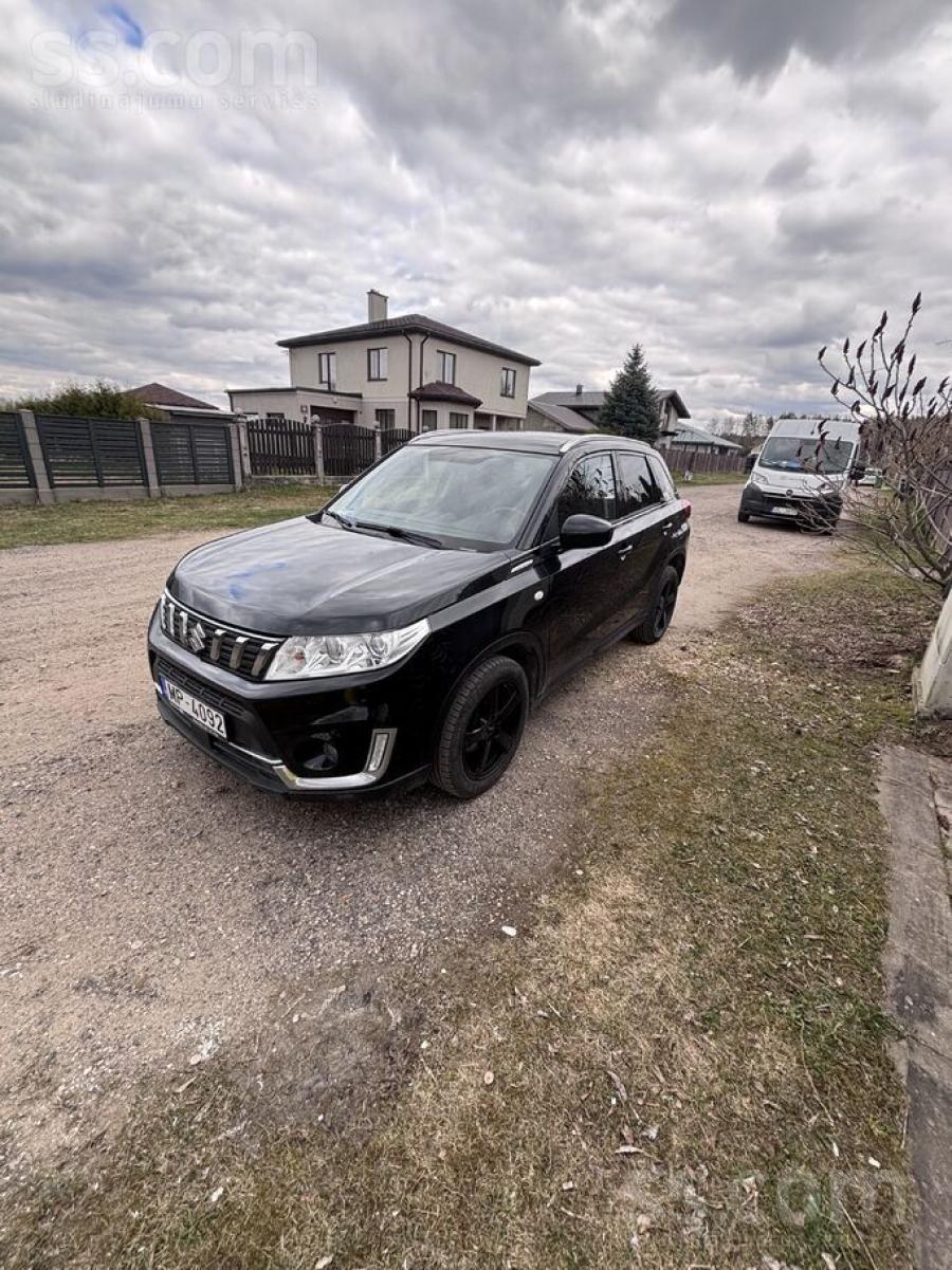 Black Suzuki Vitara 2020 in Riga, with an engine capacity of 1.40 L and mileage of 60 thousand km for 14600 €, photo 1 on AUTOMOTO.COM.LV