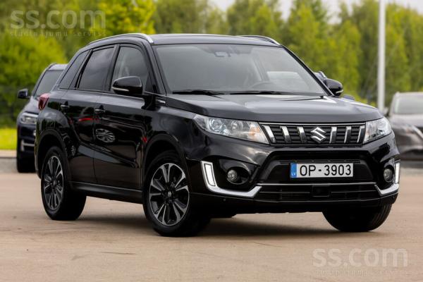 Black Suzuki Vitara 2020 in Jelgava, with an engine capacity of 1.40 L and mileage of 0 thousand km for 13900 €, photo 3 on AUTOMOTO.COM.LV