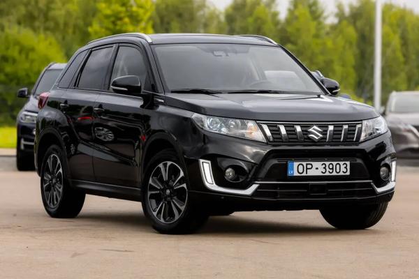 Black Suzuki Vitara 2020 in Jelgava, with an engine capacity of 1.40 L and mileage of 174 thousand km for 13900 €, photo 3 on AUTOMOTO.COM.LV
