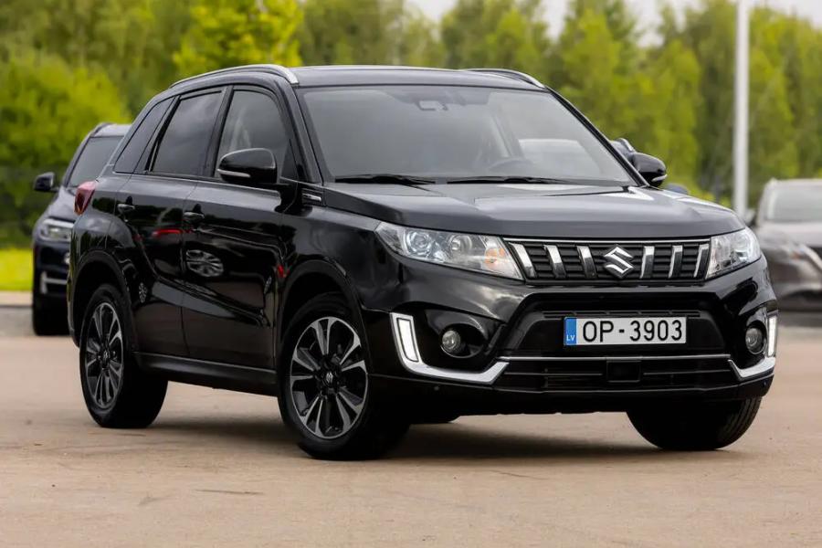 Black Suzuki Vitara 2020 in Jelgava, with an engine capacity of 1.40 L and mileage of 174 thousand km for 13900 €, photo 4 on AUTOMOTO.COM.LV