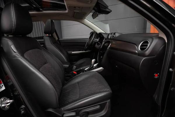 Black Suzuki Vitara 2020 in Jelgava, with an engine capacity of 1.40 L and mileage of 174 thousand km for 13900 €, photo 8 on AUTOMOTO.COM.LV
