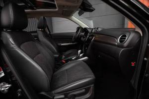 Black Suzuki Vitara 2020 in Jelgava, with an engine capacity of 1.40 L and mileage of 174 thousand km for 13900 €, photo 9 on AUTOMOTO.COM.LV