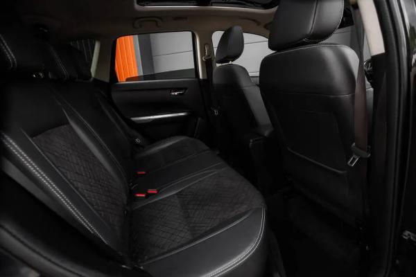 Black Suzuki Vitara 2020 in Jelgava, with an engine capacity of 1.40 L and mileage of 174 thousand km for 13900 €, photo 10 on AUTOMOTO.COM.LV