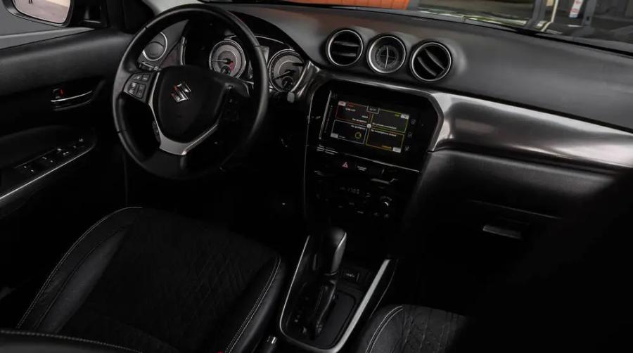 Black Suzuki Vitara 2020 in Jelgava, with an engine capacity of 1.40 L and mileage of 174 thousand km for 13900 €, photo 13 on AUTOMOTO.COM.LV