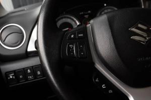 Black Suzuki Vitara 2020 in Jelgava, with an engine capacity of 1.40 L and mileage of 174 thousand km for 13900 €, photo 28 on AUTOMOTO.COM.LV