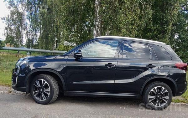 Black Suzuki Vitara 2022 in Riga, with an engine capacity of 1.40 L and mileage of 181 thousand km for 14000 €, photo 4 on AUTOMOTO.COM.LV