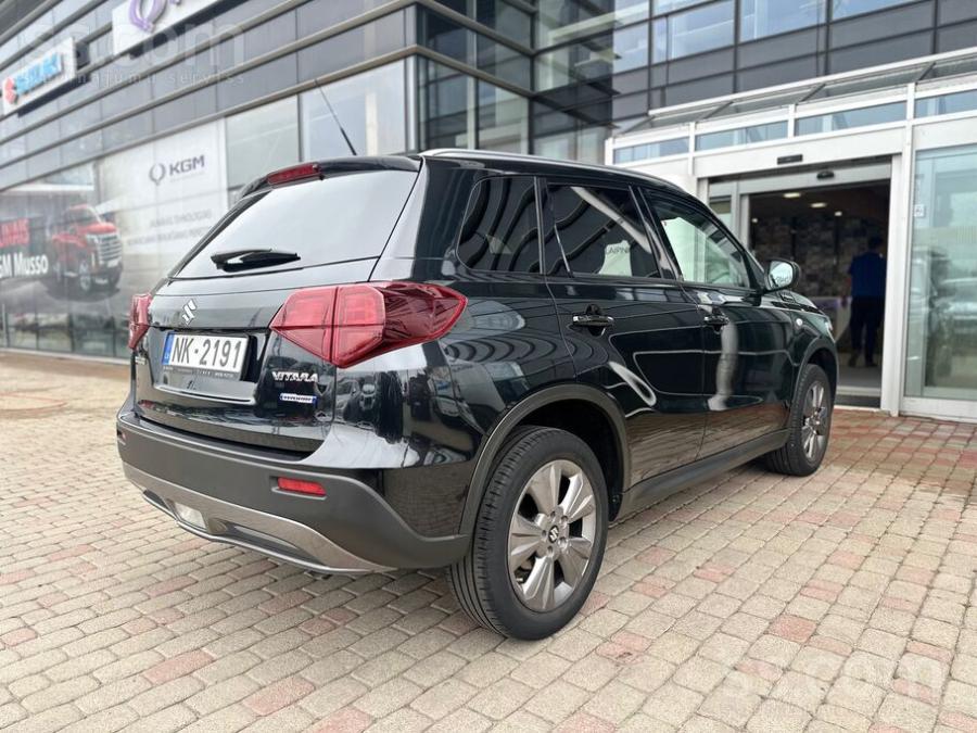 Melns Suzuki Vitara 2023 Rīga, ar dzinēja tilpumu 1.40 L un nobraukumu 67 tūkst. km par 16400 €, foto 4 vietnē AUTOMOTO.COM.LV