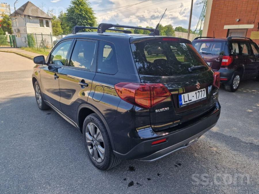Black Suzuki Vitara 2023 in Riga, with an engine capacity of 1.40 L and mileage of 16 thousand km for 19990 €, photo 6 on AUTOMOTO.COM.LV