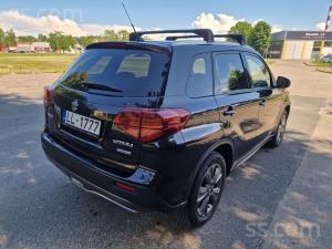 Black Suzuki Vitara 2023 in Riga, with an engine capacity of 1.40 L and mileage of 16 thousand km for 19990 €, photo 7 on AUTOMOTO.COM.LV