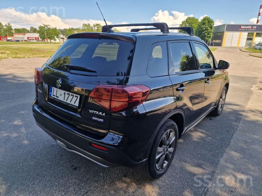 Black Suzuki Vitara 2023 in Riga, with an engine capacity of 1.40 L and mileage of 16 thousand km for 19990 €, photo 7 on AUTOMOTO.COM.LV