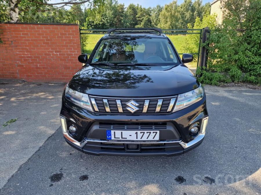 Black Suzuki Vitara 2023 in Riga, with an engine capacity of 1.40 L and mileage of 16 thousand km for 19990 €, photo 9 on AUTOMOTO.COM.LV