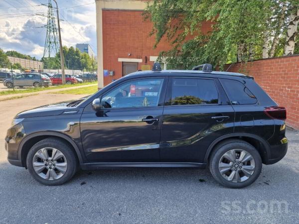 Melns Suzuki Vitara 2023 Rīga, ar dzinēja tilpumu 1.40 L un nobraukumu 16 tūkst. km par 19990 €, foto 4 vietnē AUTOMOTO.COM.LV