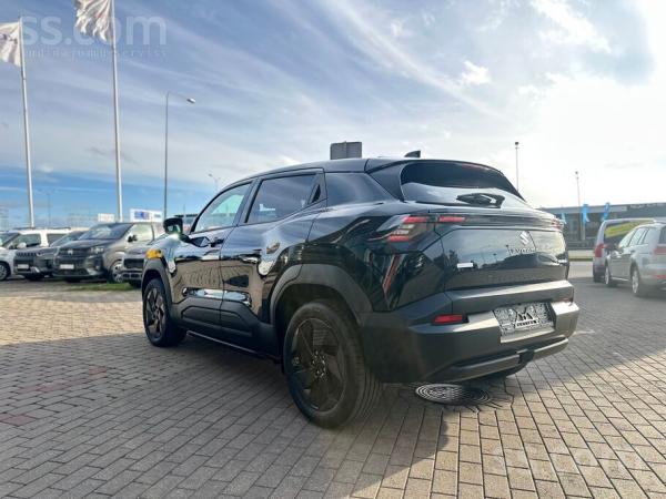 Melns Suzuki Vitara 2026 Rīga, ar dzinēja tilpumu 0.00 L un nobraukumu 10 tūkst. km par 39590 €, foto 5 vietnē AUTOMOTO.COM.LV
