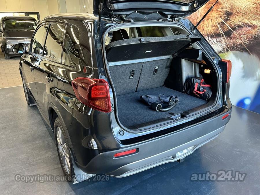 Black Suzuki Vitara 2019 in Tallinn, with an engine capacity of 1.40 L and mileage of 160 thousand km for 13400 €, photo 4 on AUTOMOTO.COM.LV