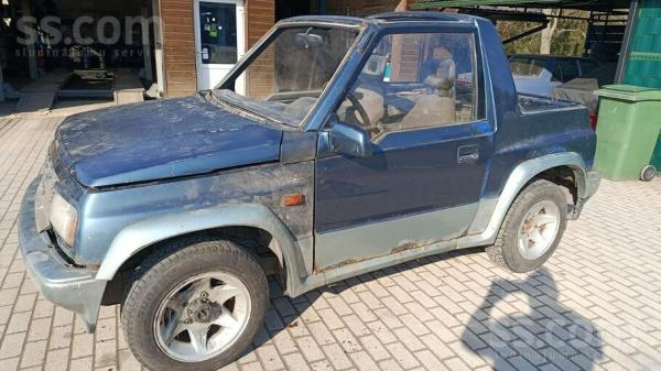 Blue Suzuki Vitara 1989 in Riga, with an engine capacity of 1.60 L and mileage of 100 thousand km for 500 €, photo 1 on AUTOMOTO.COM.LV