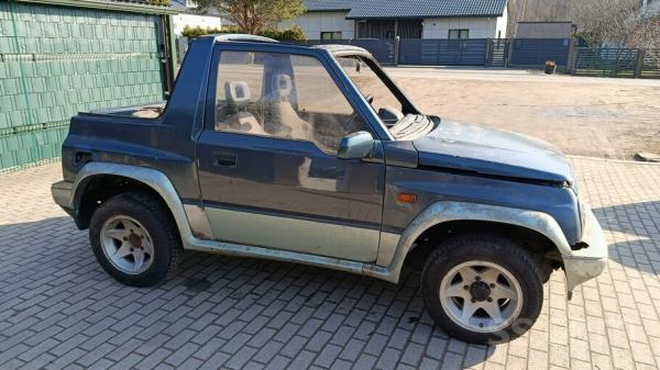 Blue Suzuki Vitara 1989 in Riga, with an engine capacity of 1.60 L and mileage of 100 thousand km for 500 €, photo 3 on AUTOMOTO.COM.LV