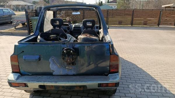 Blue Suzuki Vitara 1989 in Riga, with an engine capacity of 1.60 L and mileage of 100 thousand km for 500 €, photo 4 on AUTOMOTO.COM.LV