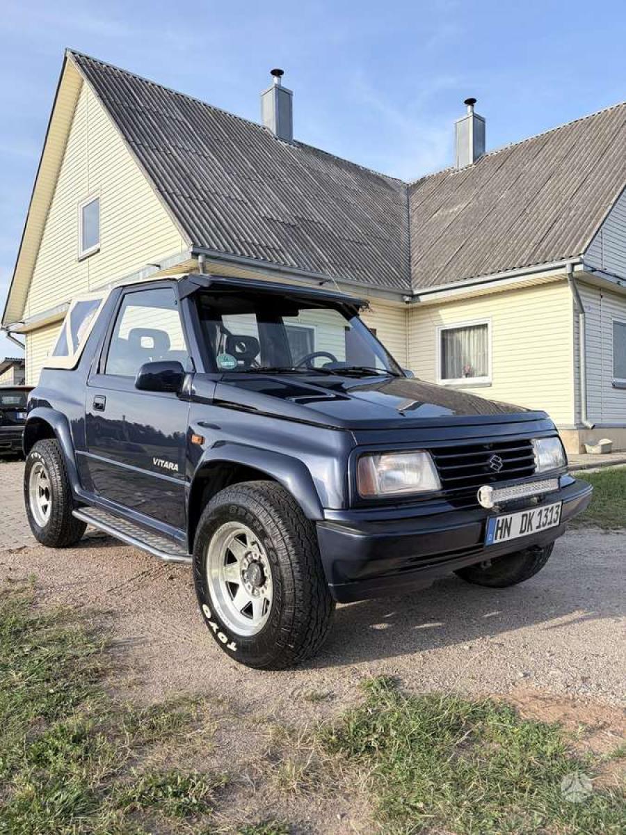 Zils Suzuki Vitara 1995 Viļņa, ar dzinēja tilpumu 1.60 L un nobraukumu 292 tūkst. km par 4999 €, foto 1 vietnē AUTOMOTO.COM.LV