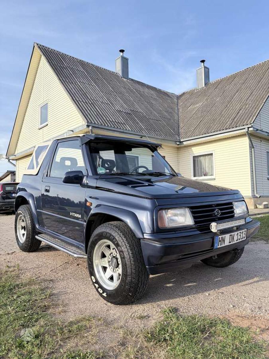 Zils Suzuki Vitara 1995 Viļņa, ar dzinēja tilpumu 1.60 L un nobraukumu 292 tūkst. km par 4999 €, foto 3 vietnē AUTOMOTO.COM.LV