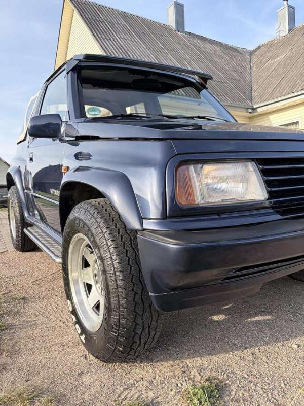 Blue Suzuki Vitara 1995 in Vilnius, with an engine capacity of 1.60 L and mileage of 292 thousand km for 4999 €, photo 4 on AUTOMOTO.COM.LV