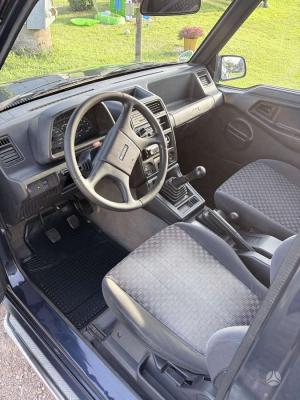 Zils Suzuki Vitara 1995 Viļņa, ar dzinēja tilpumu 1.60 L un nobraukumu 292 tūkst. km par 4999 €, foto 24 vietnē AUTOMOTO.COM.LV