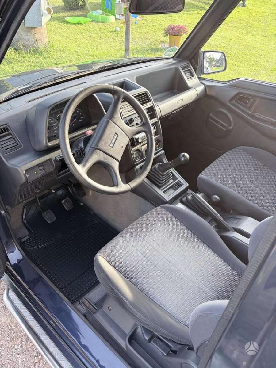 Zils Suzuki Vitara 1995 Viļņa, ar dzinēja tilpumu 1.60 L un nobraukumu 292 tūkst. km par 4999 €, foto 24 vietnē AUTOMOTO.COM.LV