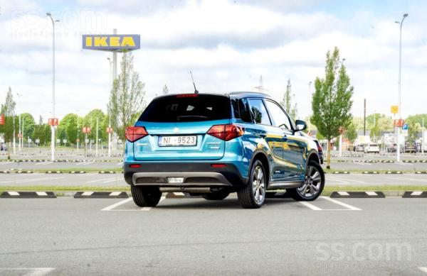 Blue Suzuki Vitara 2022 in Riga, with an engine capacity of 1.40 L and mileage of 32 thousand km for 16490 €, photo 6 on AUTOMOTO.COM.LV