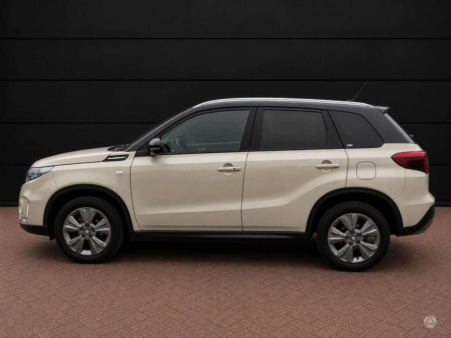 Brown Suzuki Vitara 2022 in Vilnius, with an engine capacity of 1.46 L and mileage of 123 thousand km for 17550 €, photo 3 on AUTOMOTO.COM.LV